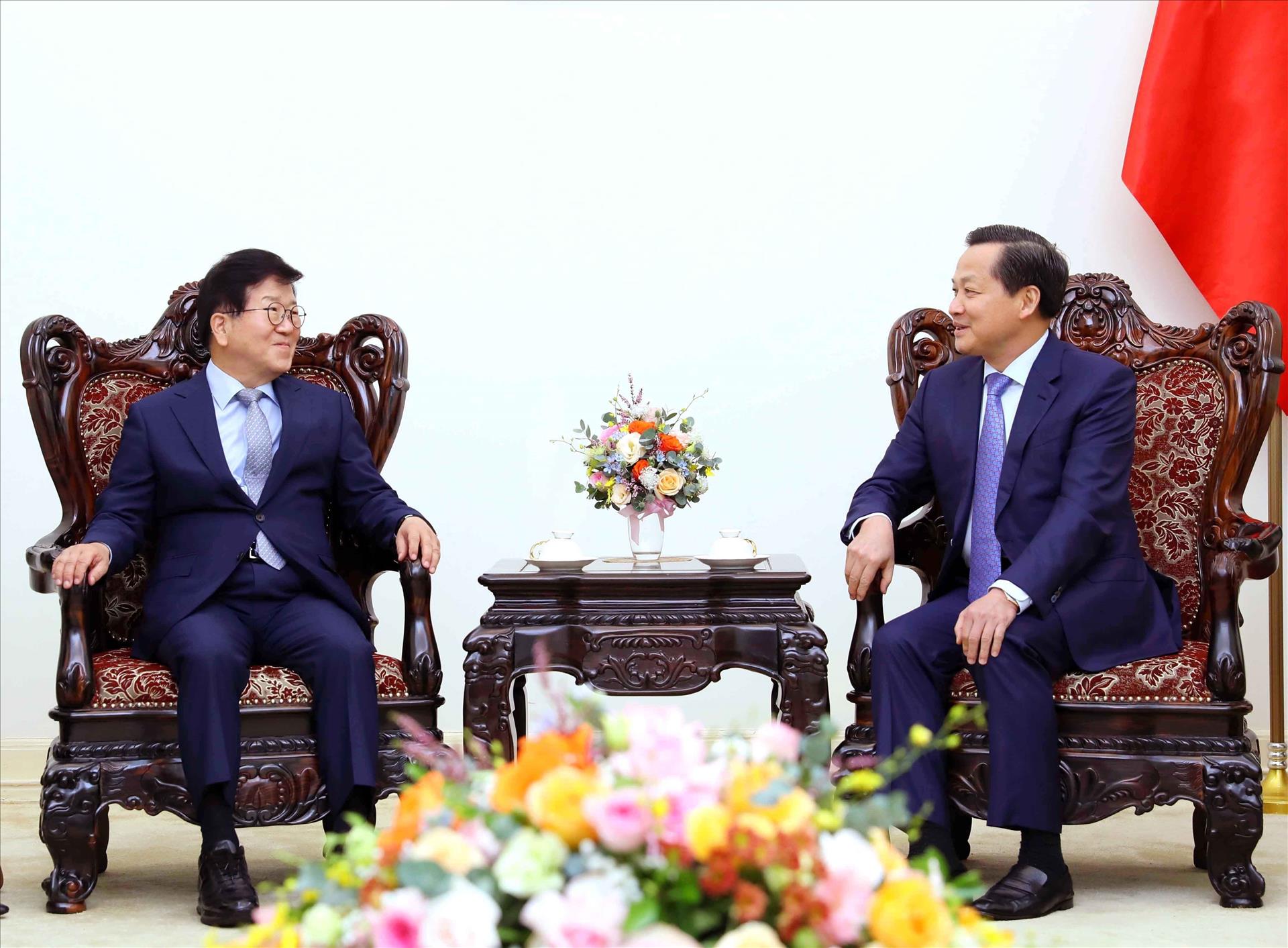 Phó Thủ tướng Lê Minh Khái tiếp nguyên Chủ tịch Quốc hội Hàn Quốc Park ...