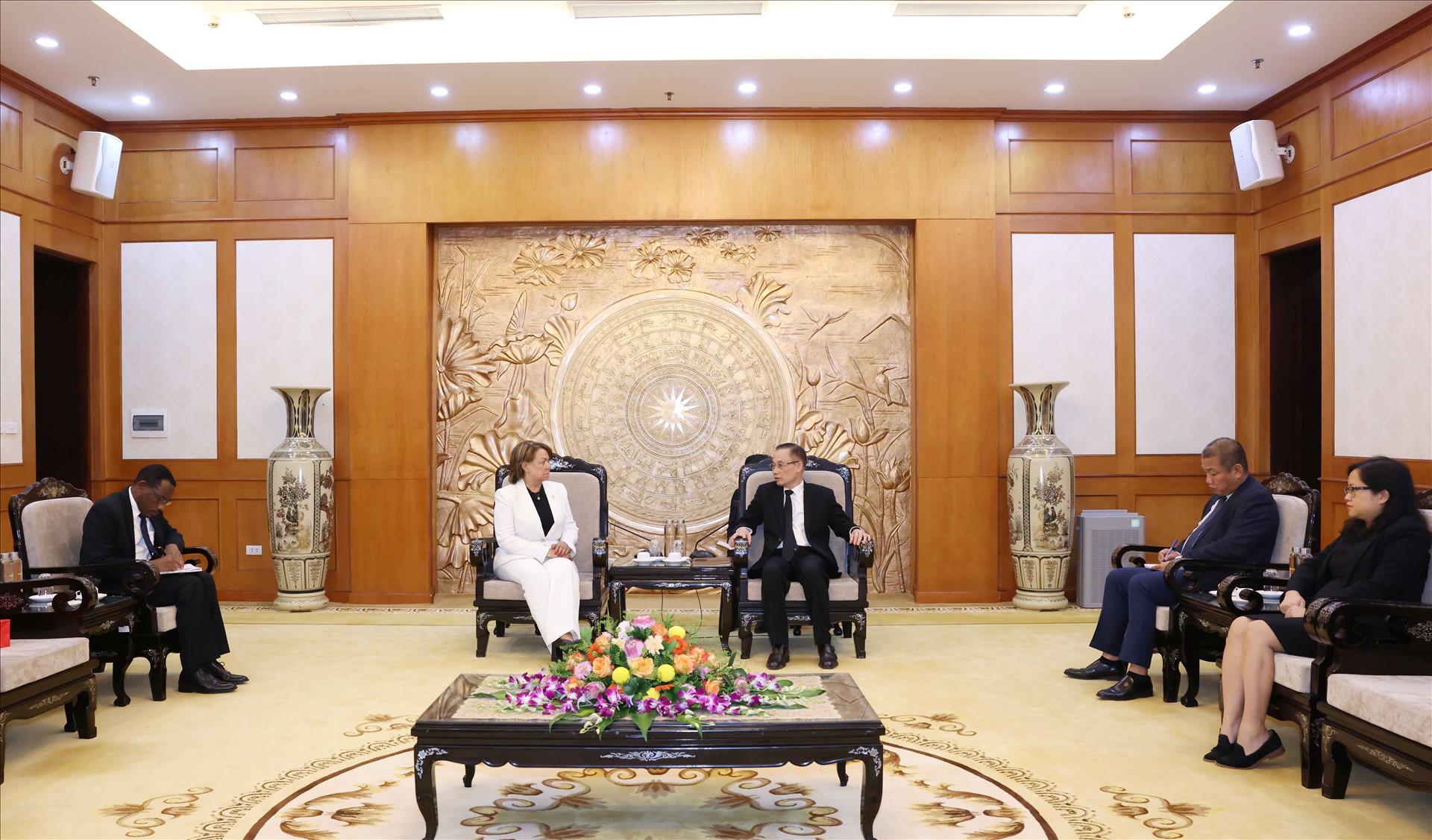 Trưởng ban Đối ngoại Trung ương tiếp Đoàn đại biểu Đảng Phong trào Cánh ...