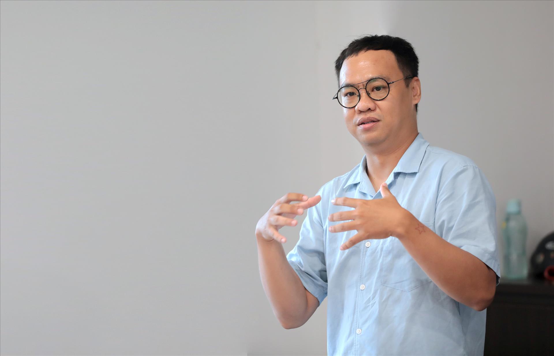 Nghệ sĩ thị giác Yehezkiel Cyndo - Kể chuyện đô thị Việt Nam bằng ký họa