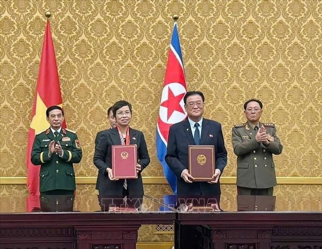 Les agences de presse du Vietnam et de la RPDC signent un accord pour ...