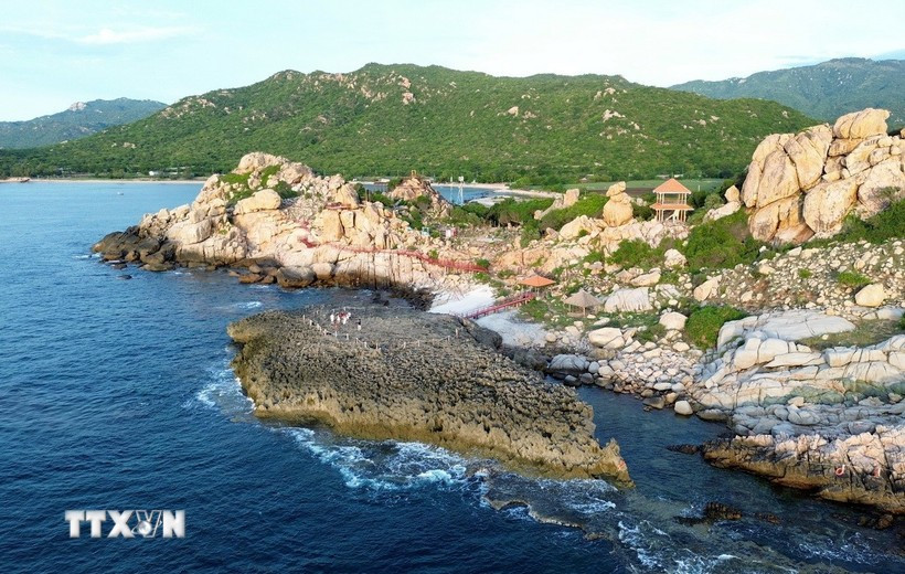 À la découverte de Hang Rai, le paradis des coraux terrestres