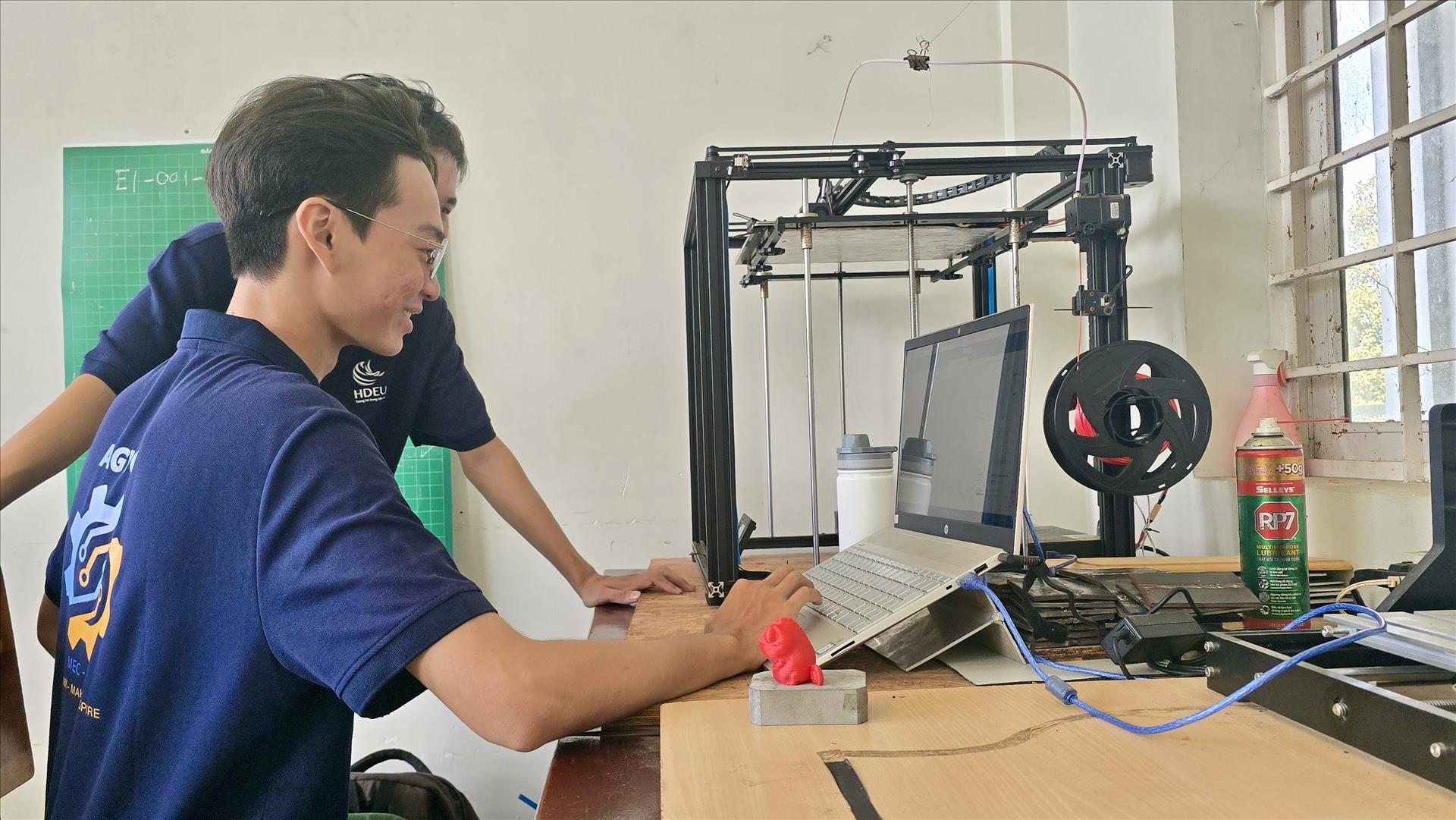 Thầy giáo trẻ và hành trình đưa công nghệ 4.0 vào trường nghề
