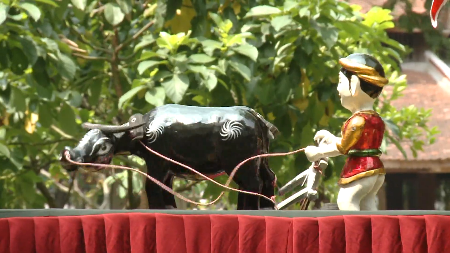 Folk games bring families together at Temple of Literature