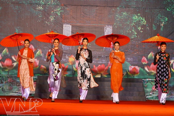 Vietnamese Dance Costume Vietnamese Catholics Celebrate Lunar New Year