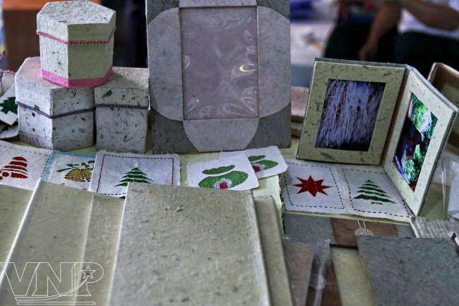 https://vietexplorer.com - The Paper-Making Craft of the Mong Ethnic Group