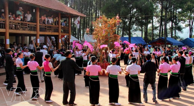 The Beauty of Ang Hamlet-Vietnam Tourism Information