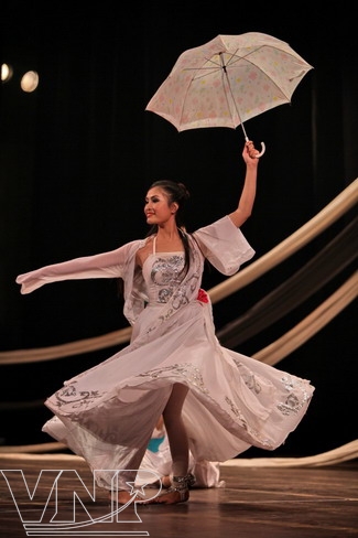 Experimental Play Based on “The Tale of Kieu”