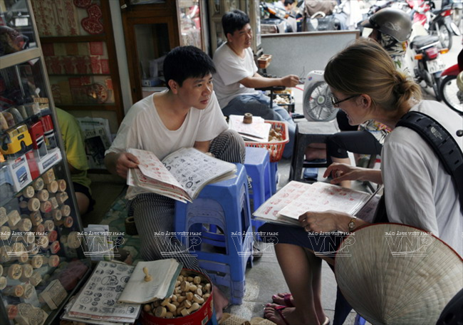 https://vietexplorer.com - Stamp Carving in Hanoi