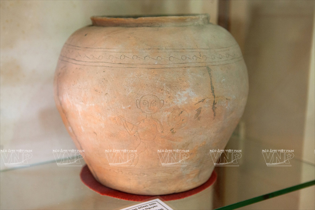 Khám phá cổ vật chum, chóe