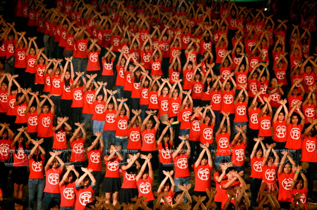 Image: Line dancing in Vietnam