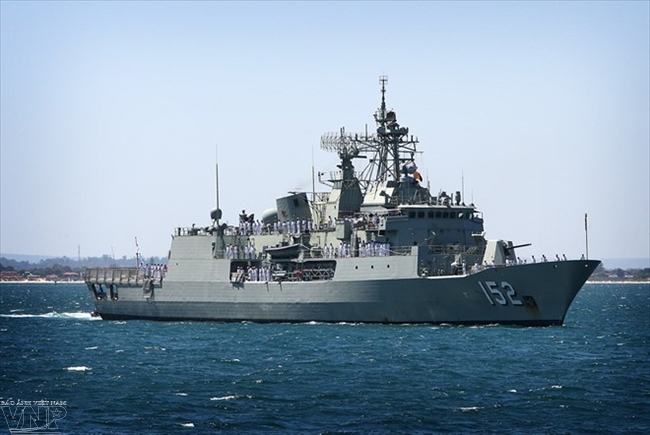 Tàu hải quân Australia HMAS Warramunga thăm cảng Cam Ranh