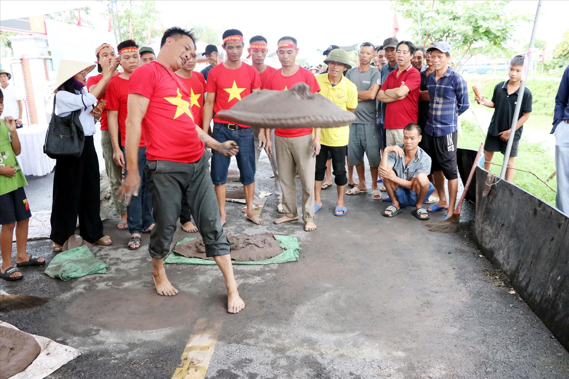 Liên hoan pháo đất - gìn giữ nét văn hóa đặc sắc của người dân nông thôn
