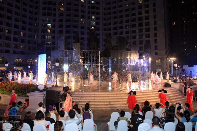 Đẹp Fashion Runway 4 – Nghệ thuật của sự phản chiếu